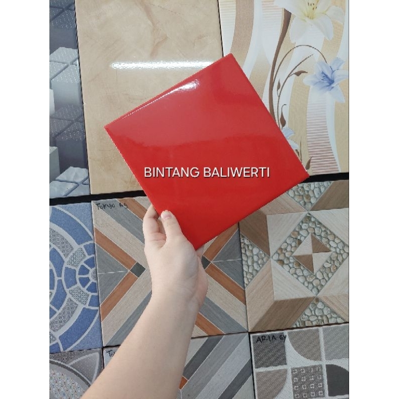 Jual Keramik 20x20 Kilap / Keramik Merah Pertamina | Shopee Indonesia