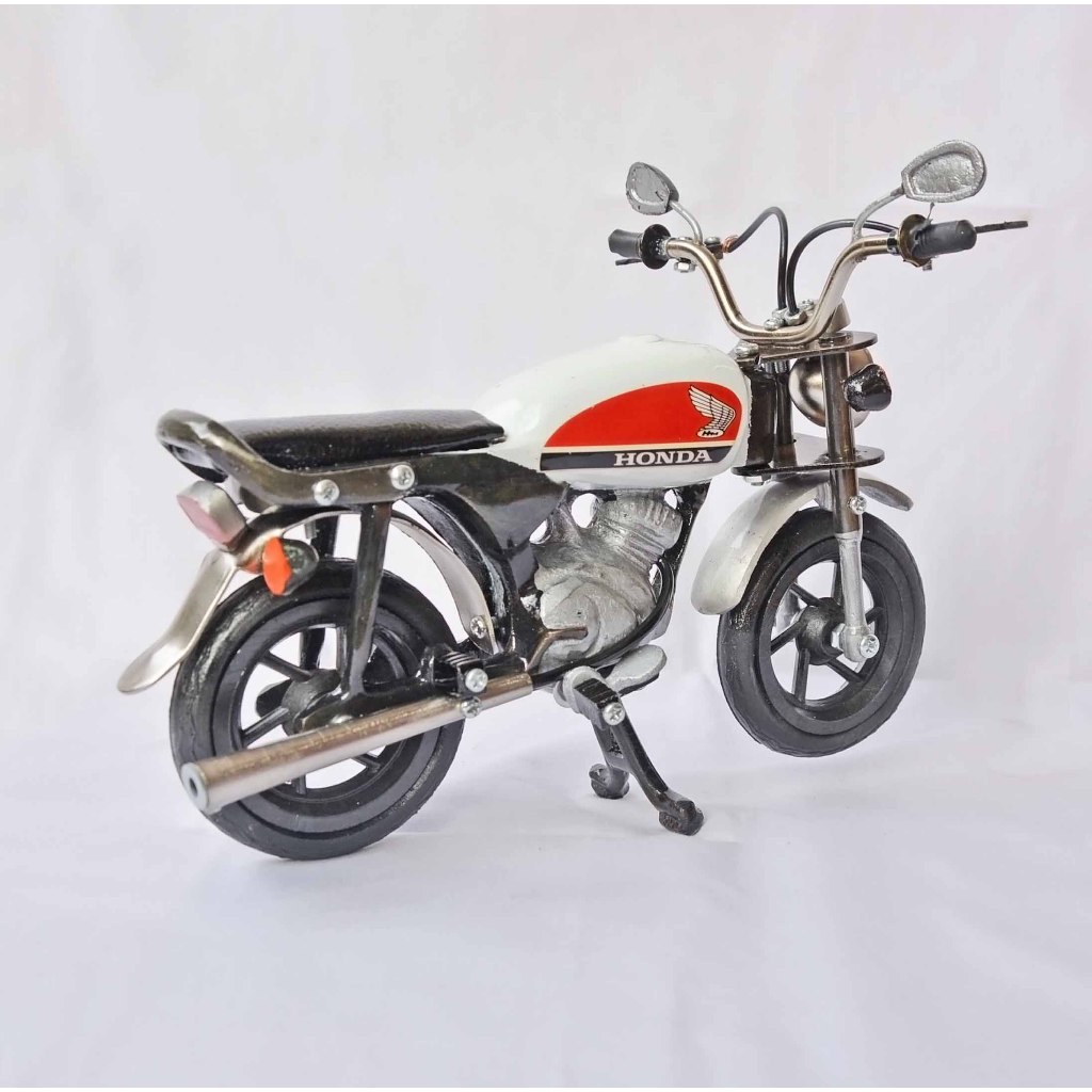 Jual DIECAST MINIATUR SEPEDA MOTOR CB DILAN WARNA PUTIH | Shopee Indonesia