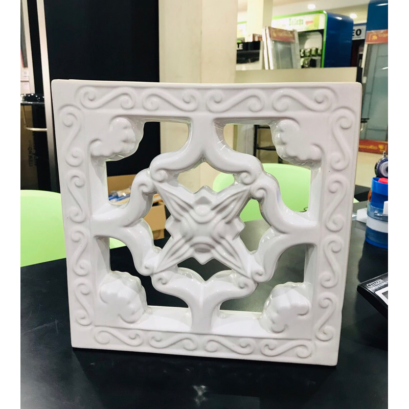 Jual Roster / Batu Krawang / Angin2 Unique White Ukuran 30 x 30 cm ...