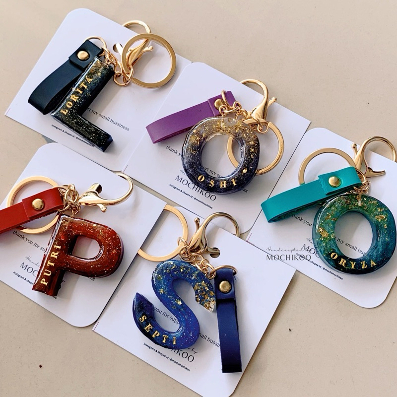 Jual GANTUNGAN KUNCI RESIN CUSTOM NAMA | ALPHABETH RESIN KEYCHAIN ...