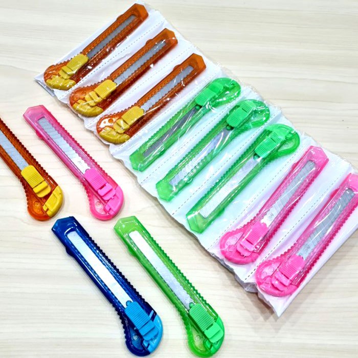 Jual (12 Pcs) Cutter Plastik Besar Warna Campur Bening Butek Doff ...