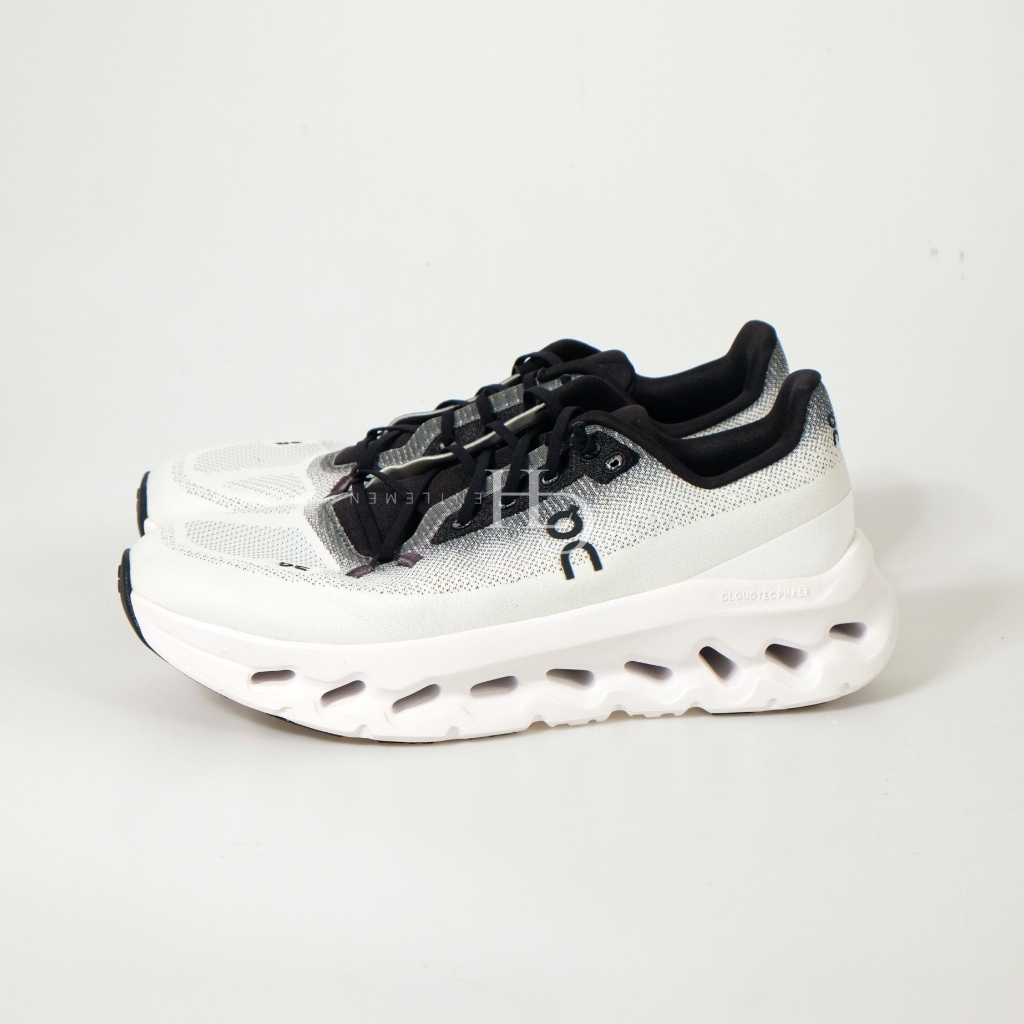 Jual On Cloudtilt Men Sneakers Black Ivory 3ME10101430 | Shopee Indonesia