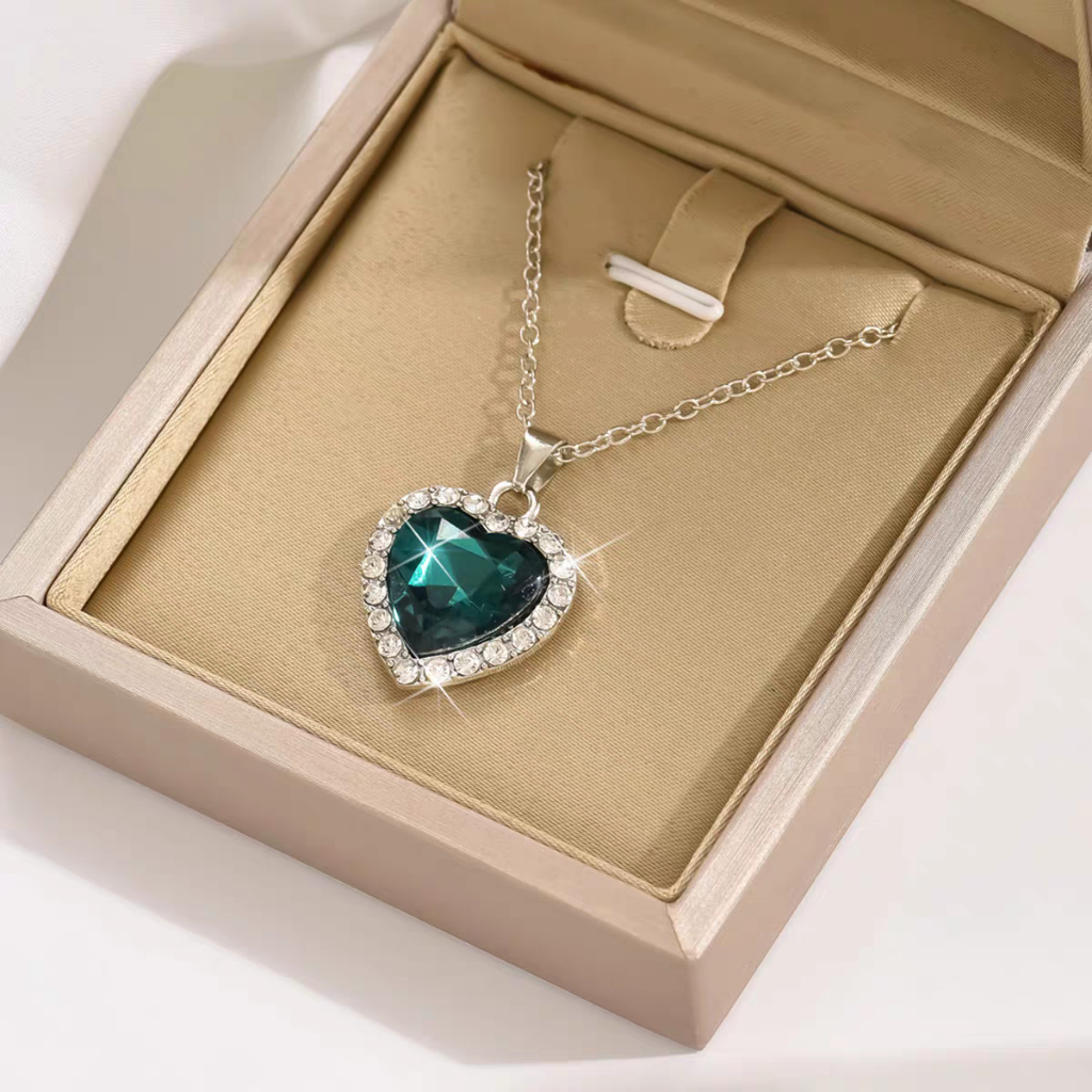 Jual L&A - Kalung Wanita Liontin Love Crystal Necklace Gaya Simple ...