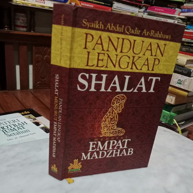 Jual PANDUAN LENGKAP SHALAT MENURUT EMPAT MADZHAB | Shopee Indonesia