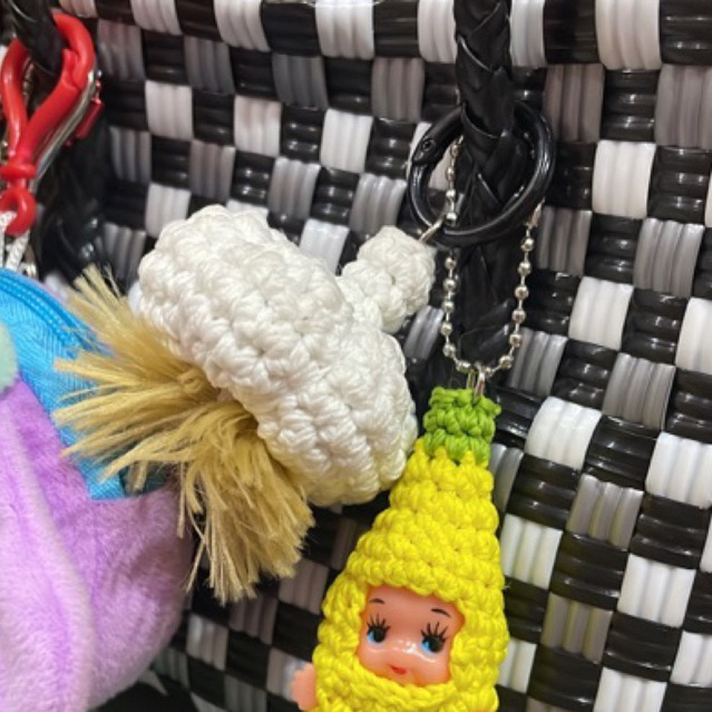 Jual Nult - Garlic and d'essentials crochet keychain in white | Shopee ...