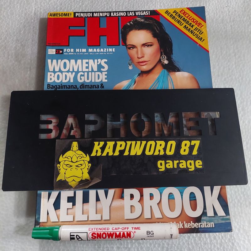 Jual Majalah FHM Edisi Kelly Brook | Shopee Indonesia