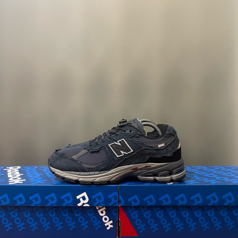 Jual 43 - Sepatu New Balance NB Bekas Second New Balance NB 2002R ...