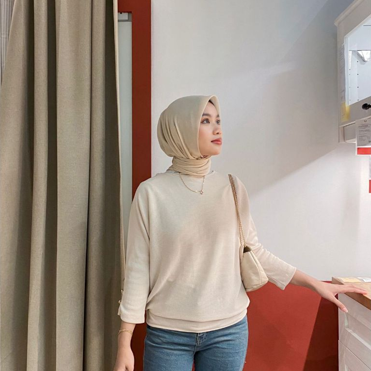 Jual LAURA TOP KNITT BATWING - ATASAN WANITA KNITWEAR PREMIUM | Shopee Indonesia
