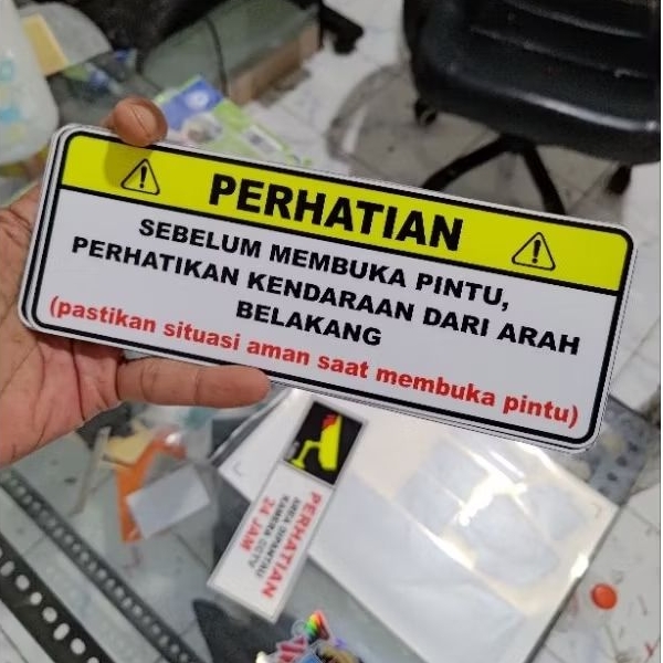 Jual Sticker perhatian arah saat melangkah | Shopee Indonesia