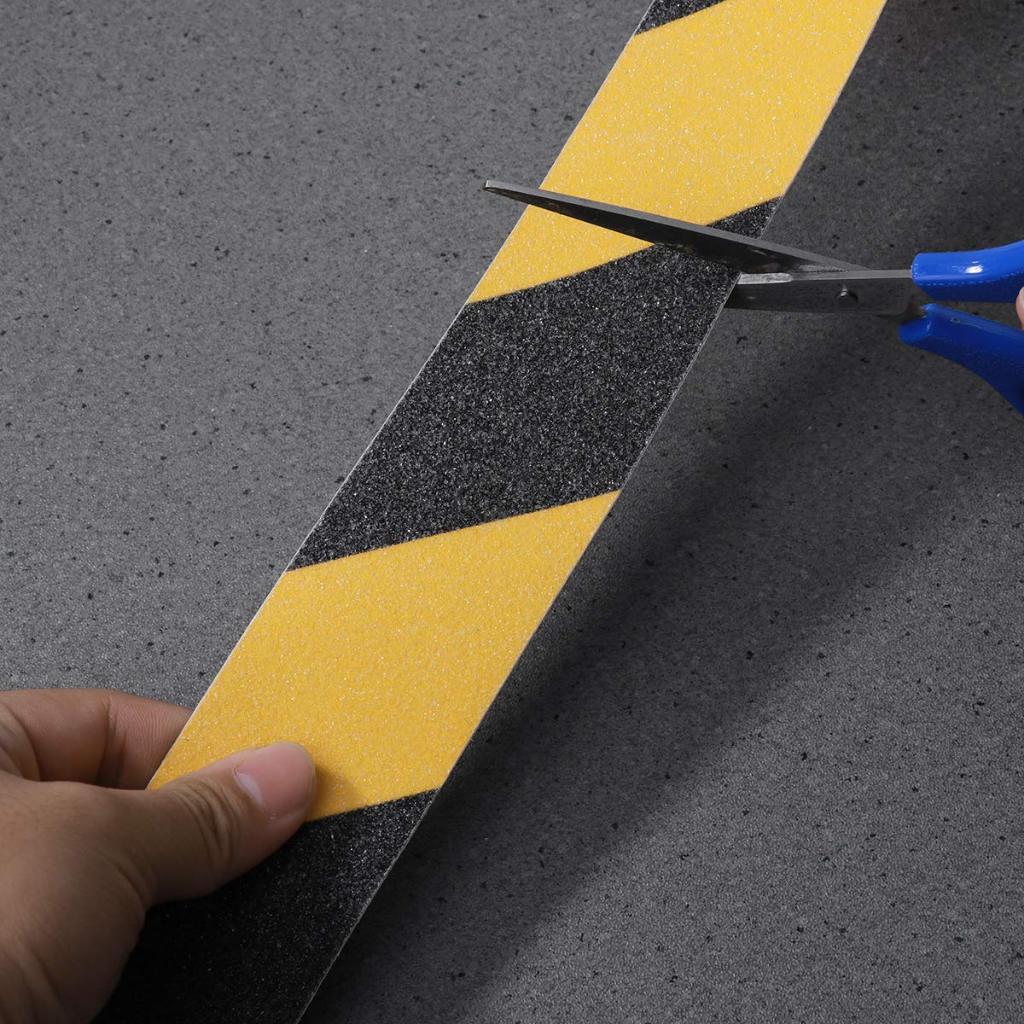 Jual Lakban Lantai Anti Slip Tangga Safety Walk Tape Grip Anti Licin Lantai 5 x 5 Meter | Shopee ...