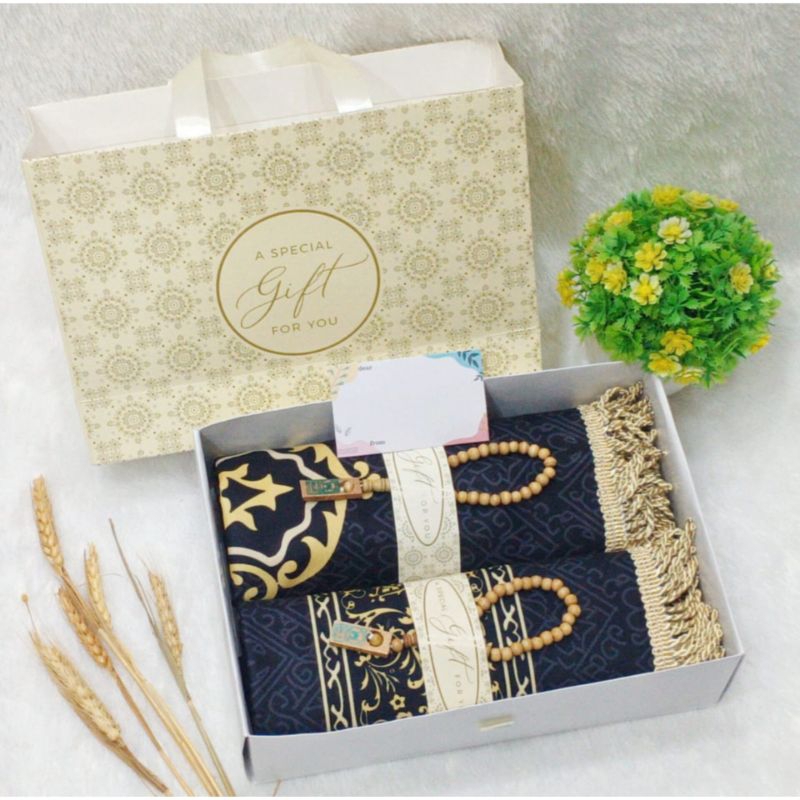 Jual Hampers Hadiah Kado Sejadah/Sajadah Couple Box Plus Paper Bag Free ...