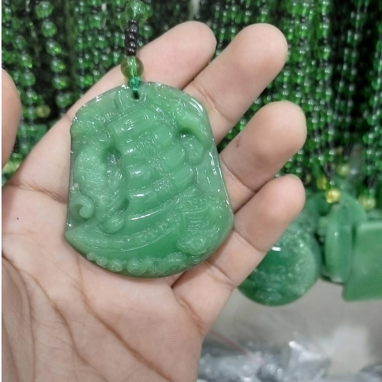 Jual kalung giok Liontin Hoki Giok Hijau Ukir Dewa Timbul Di Senter ...