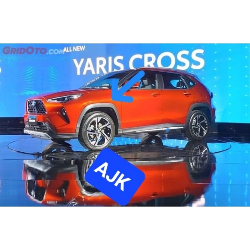 Jual jual ofer fender spakboard depan mobil toyota yaris cross thn 2023 ...