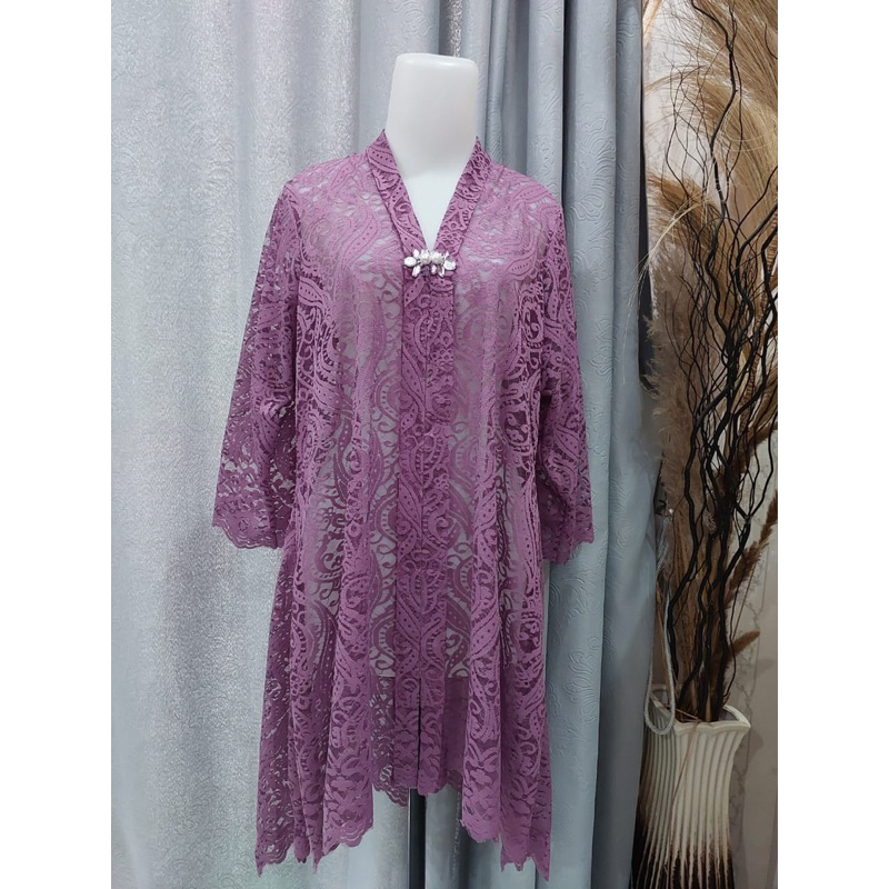 Jual Kebaya Yuni Shara warna kulit bawang taro | Shopee Indonesia