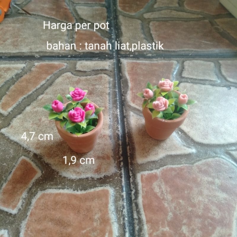 Jual Miniatur Pot Bunga Tanah Liat dan Bunganya | Shopee Indonesia