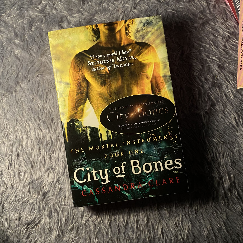 Jual Novel: The Mortal Instruments City of Bones (Cassandra Clare ...