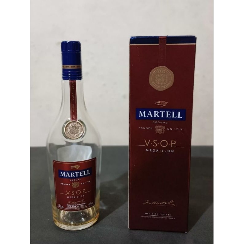 Jual Botol bekas minuman Miras import Martel vsop Medaillon No dus /Hiasan kamar / ruang tamu ...