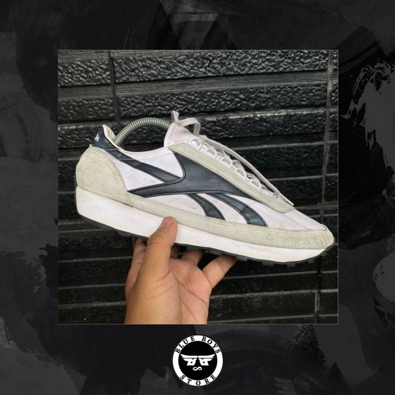 Jual REEBOK AZTEC BLACK WHITE ORIGINAL | Shopee Indonesia