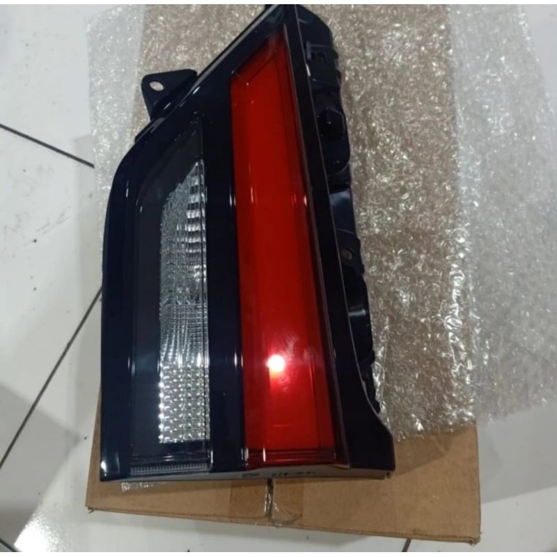 Jual LAMPU REFLEKTOR BAGASI INNOVA ZENIX TYPE G DAN V 100% ORIGINAL ...