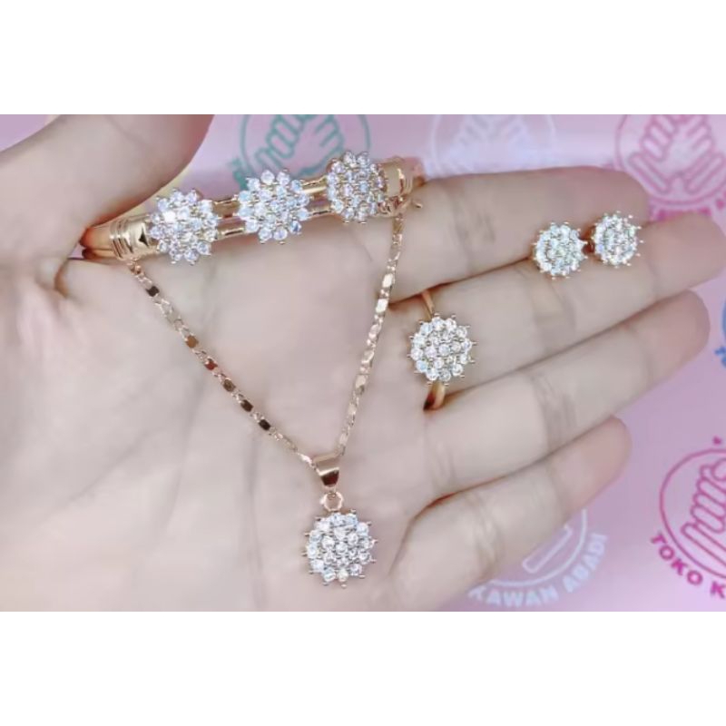 Jual Set perhiasan bunga titanium wanita dewasa terbaru | Shopee Indonesia
