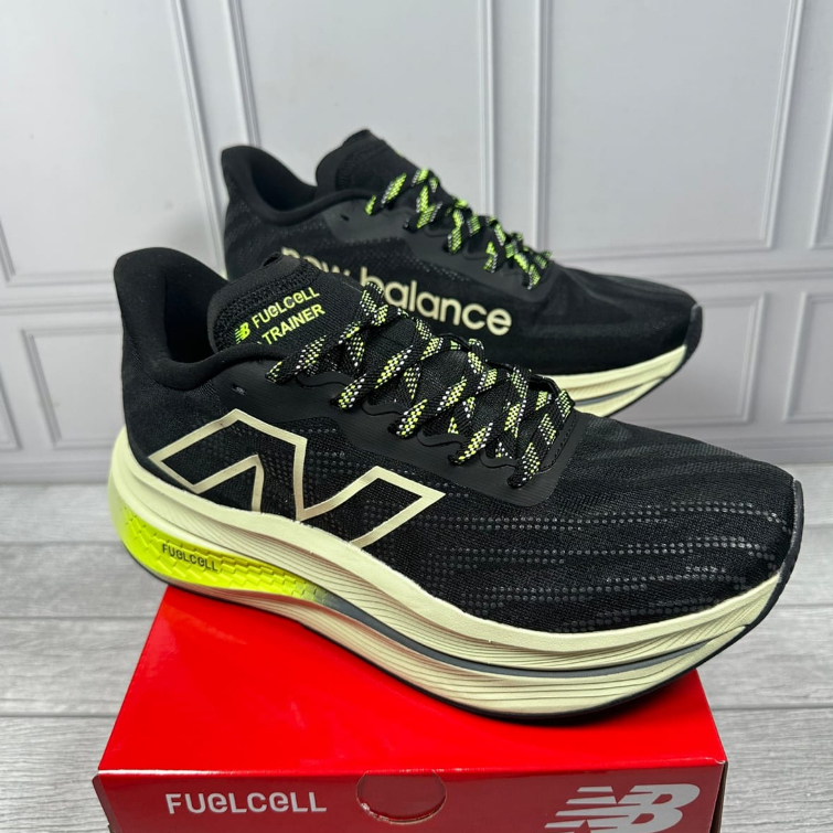 Jual Sepatu running New Balance Fuelcell SC Trainer V2 Black Watt ...