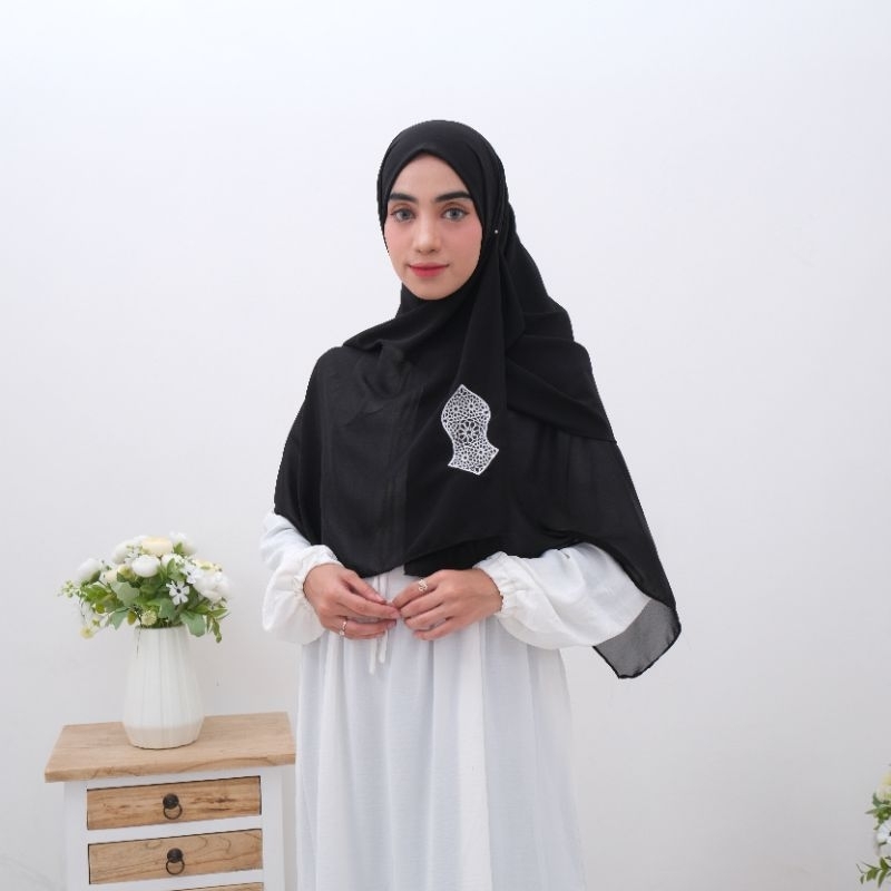 Jual Jilbab Pasmina hitam Terompah Cerutti Babydoll Premium 200×75cm ...