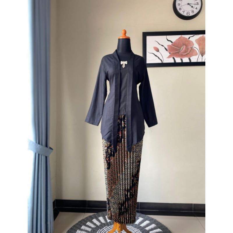 Jual Zahrah Gallery - Oneset kebaya modern kutu baru katun premium rok plisket batik poil prada ...