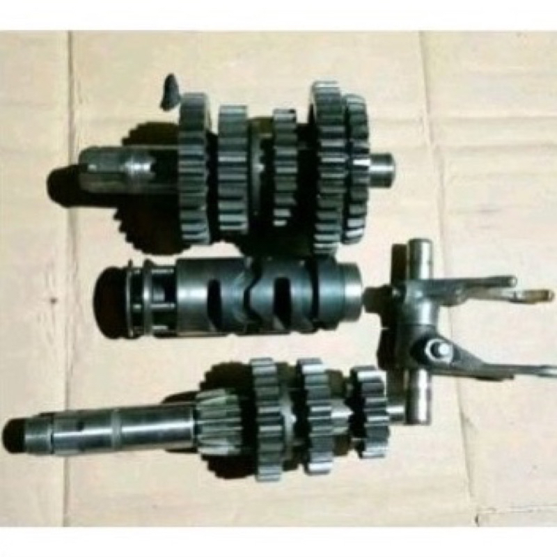 Jual Gear gigi transmisi rasio Yamaha alfa,Fiz,Force 1 original copotan ...