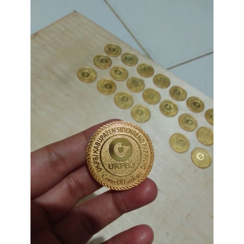 Jual pin ukpbj custom sepuh emas | Shopee Indonesia