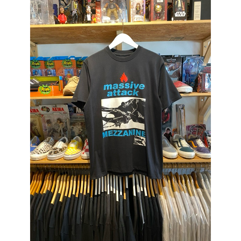 Jual MASSIVE ATTACK - MEZZANINE TSHIRT BLACK | Shopee Indonesia