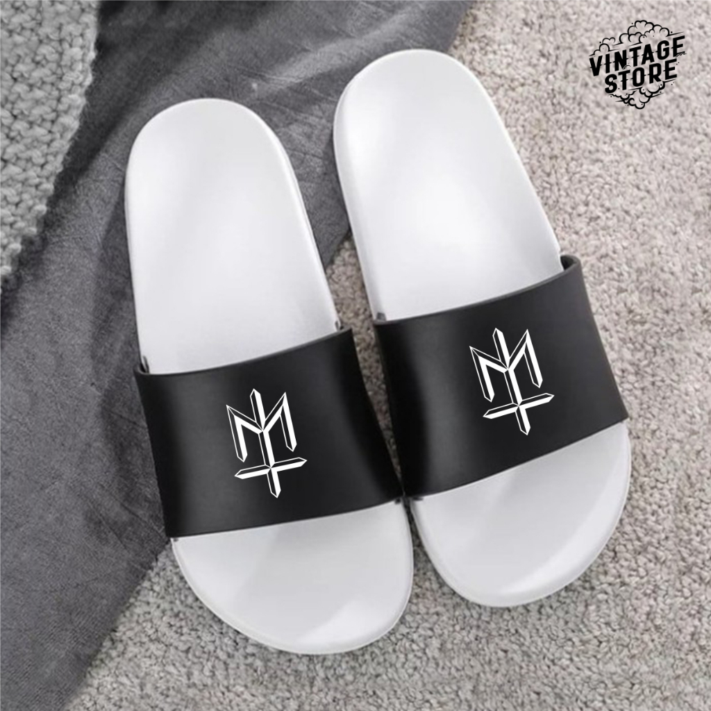 Jual SANDAL SLIDE MATERNAL DISASTER WARNA PUTIH SENDAL PRIA DAN WANITA ...