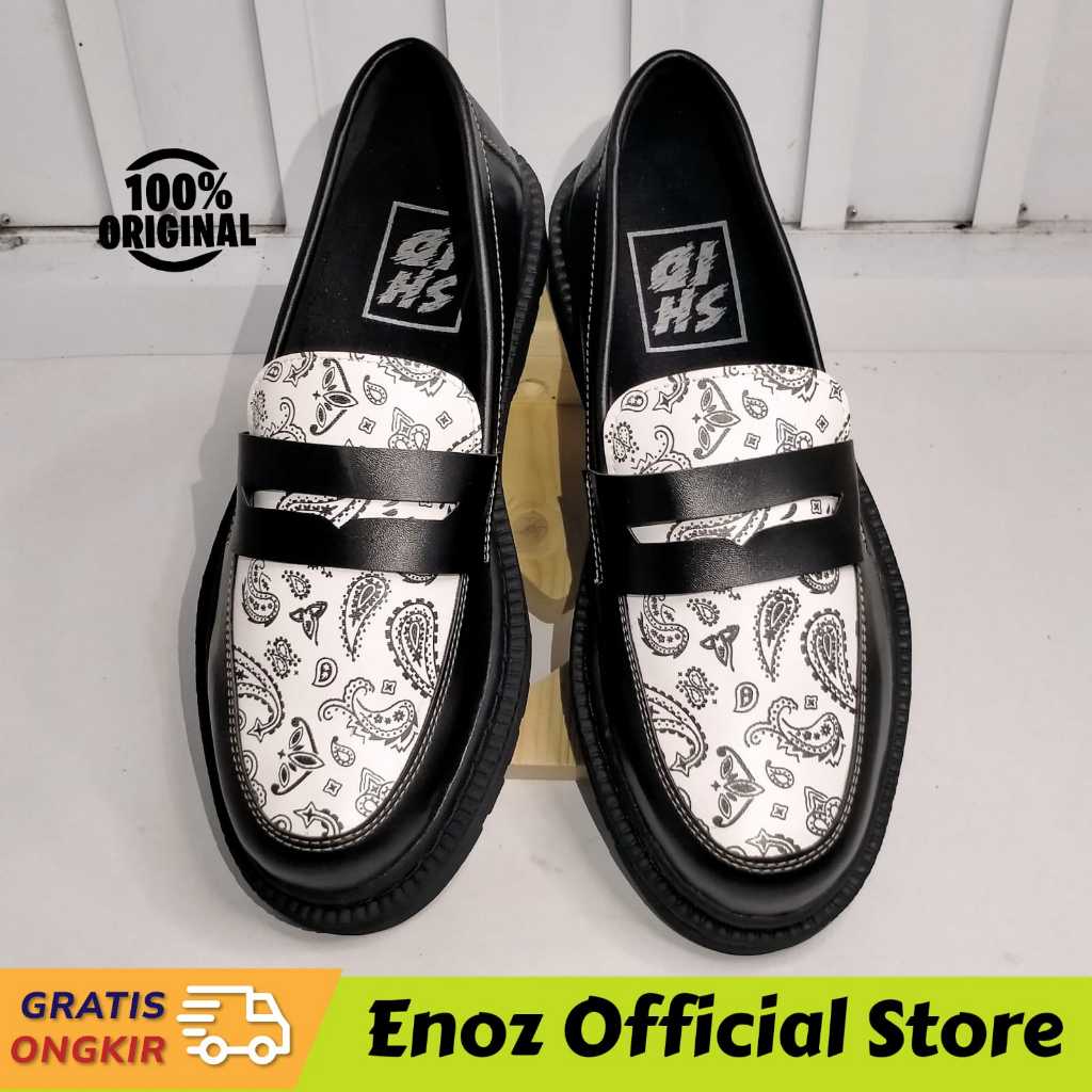 Jual Sepatu Slip On Loafers Pria Formal Hitam Putih Corak Batik ...