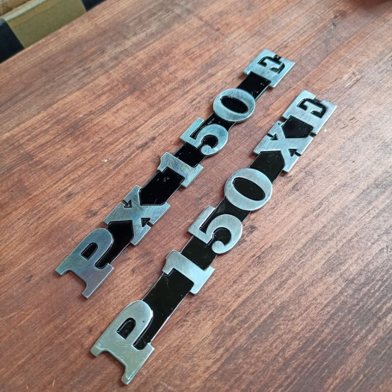 Jual Emblem emblim tepong vespa pxe px150e dan p150xe | Shopee Indonesia