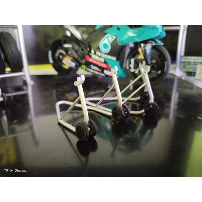 Jual Stand Paddock belakang NO.1 resin 3D print skala 1:12 | Shopee ...