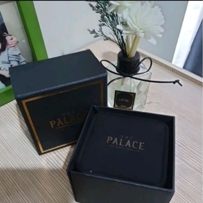 Jual box perhiasan THE PALACE original | Shopee Indonesia