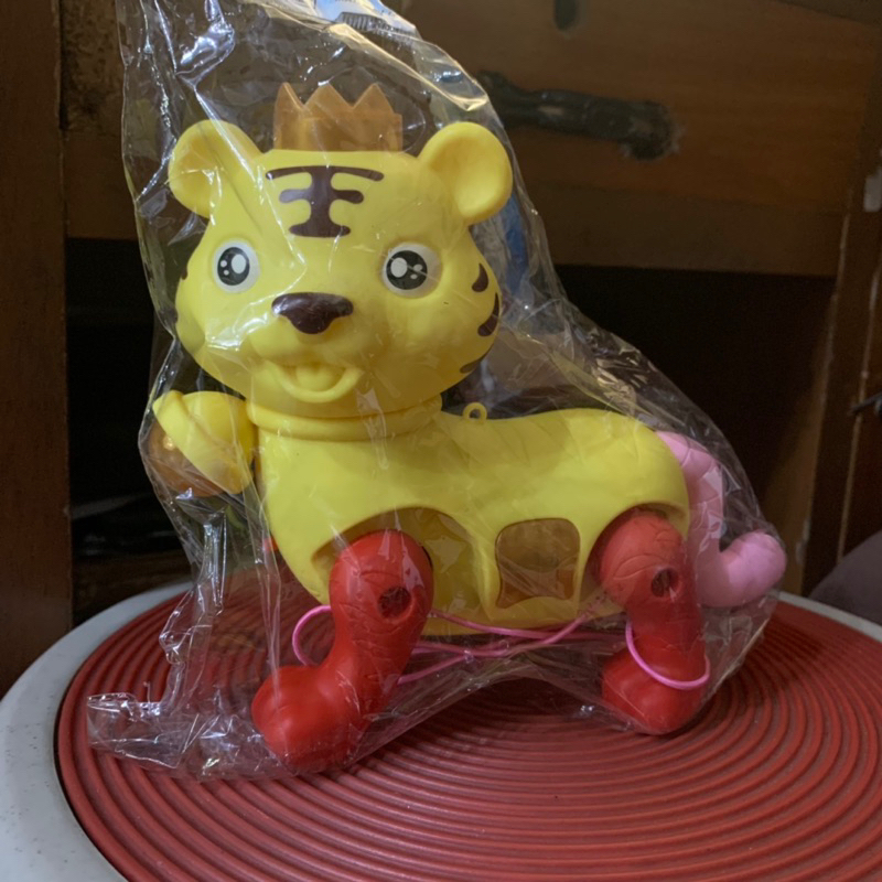 Jual MAINAN SINGA BATERAI LAMPU BISA BERJALAN LION WARNA | Shopee Indonesia