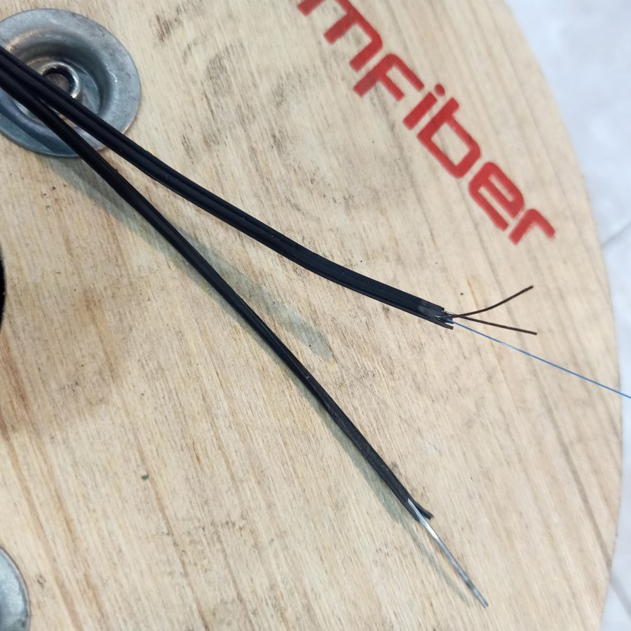 Jual DROPCORE FTTH FIBER OPTIK COMMFIBER 1KM/1000METER 1CORE 3SELLING ...