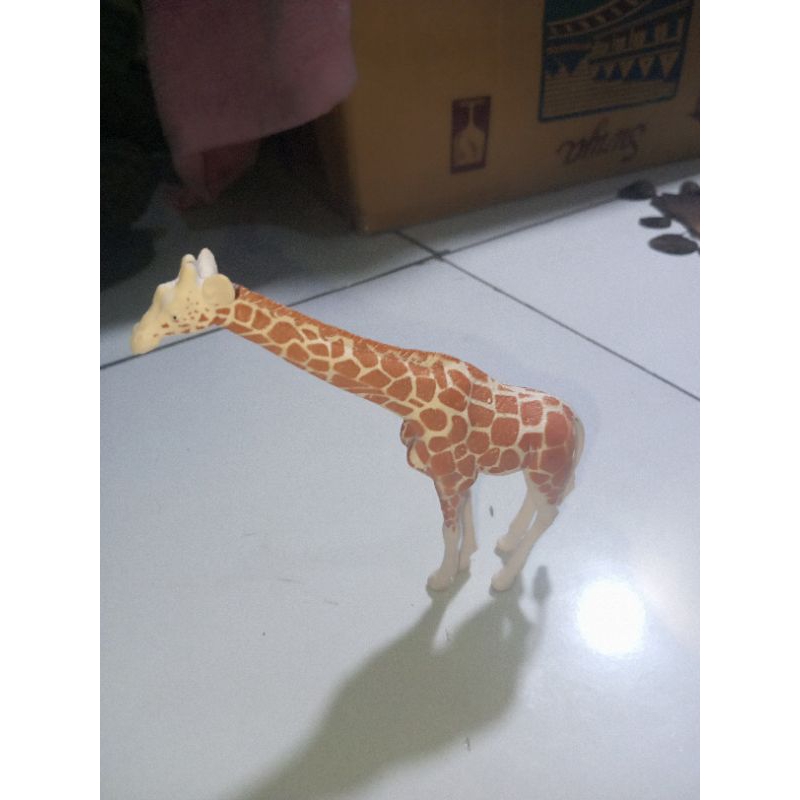 Jual MAINAN BEKAS KARAKTER JERAPAH | Shopee Indonesia