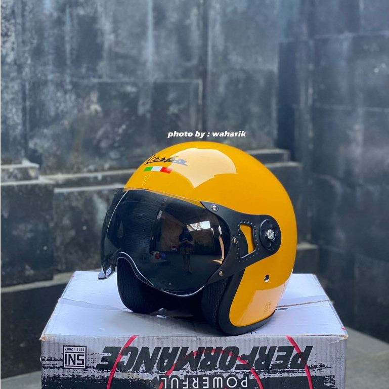 Jual Helm Vespa Retro Kuning Jeruk Bendera Italy + Visor | Shopee Indonesia