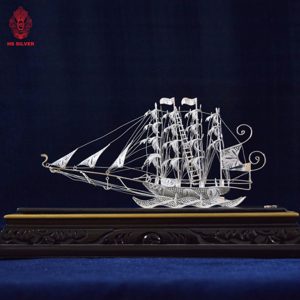 Jual HS SILVER Pajangan Hiasan Meja Perak Miniatur Kapal Pinisi Dewa ...