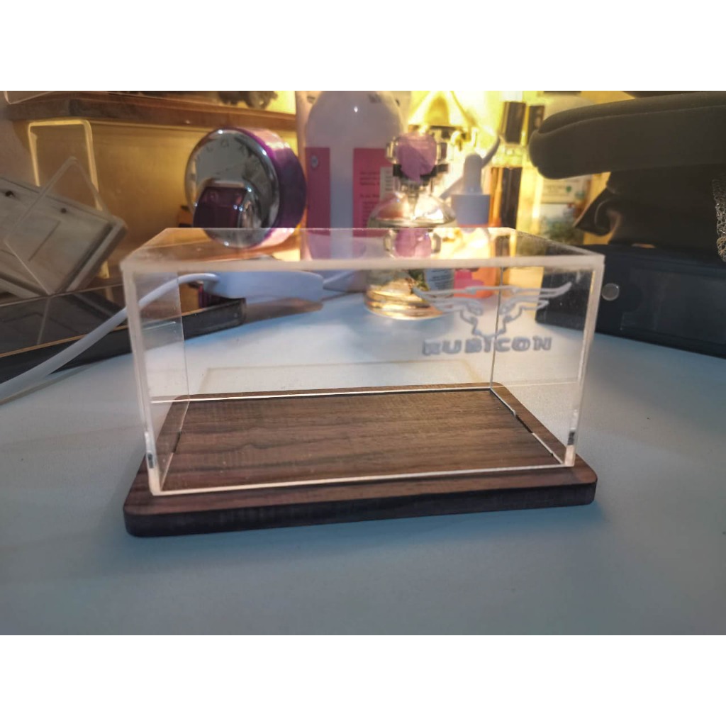 Jual Custom Box Acrylic/Diecast Box mobil akrilik Grafir / custom logo ...