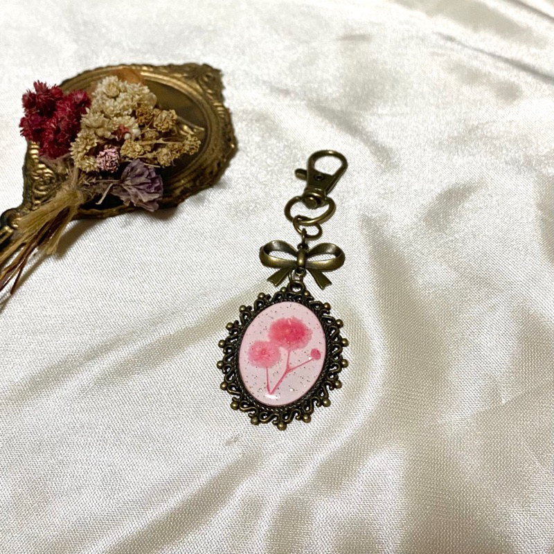 Jual Resin Keychain || Gantungan Frame Vintage Resin Bunga | Shopee ...