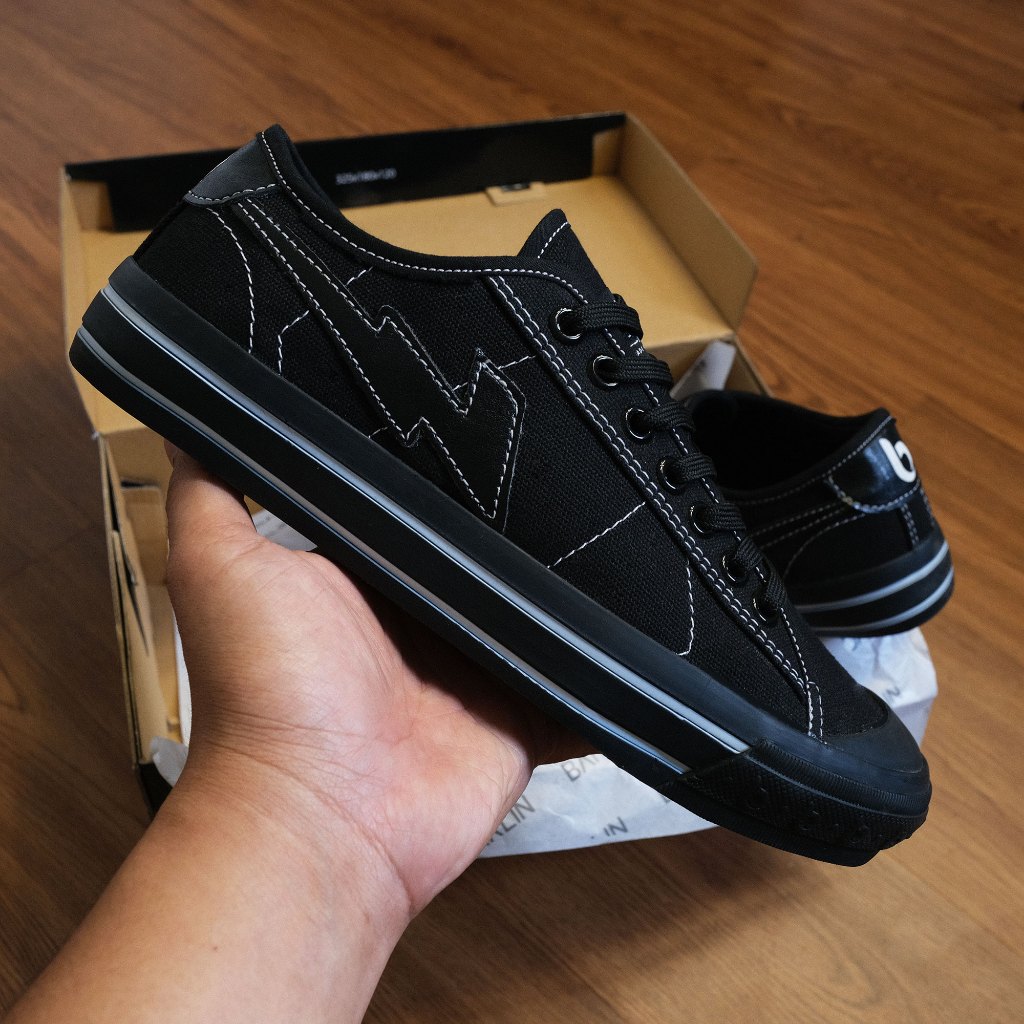 Jual Sepatu Sneakers Pria Wanita Original Barlin - Low Full Black ...