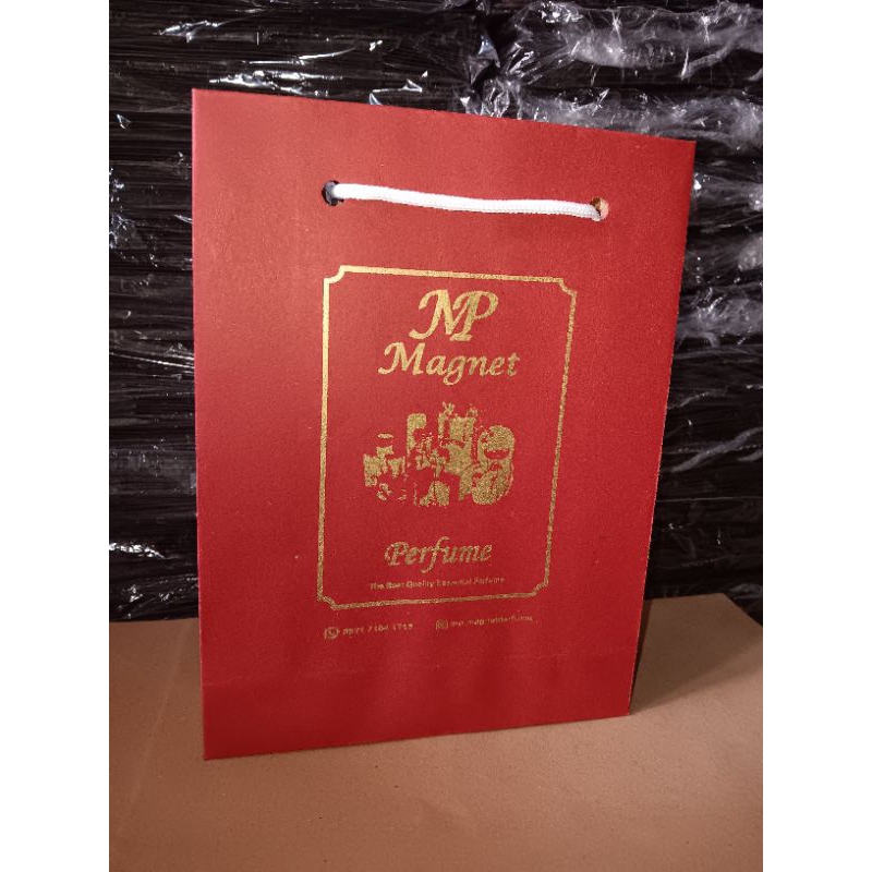 Jual Paperbag merah sablon gold | Shopee Indonesia