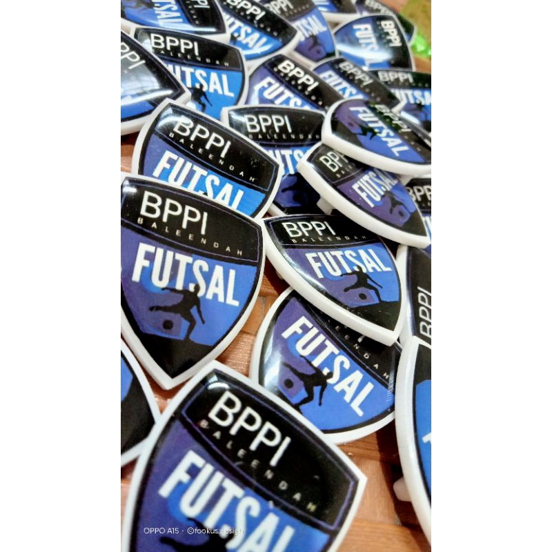 Jual pin akrilik /bross/pin logo/pin kuningan/pin costum | Shopee Indonesia