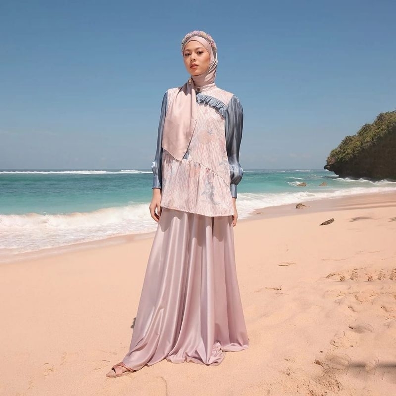 Jual SHI Under The SHI Marina Blouse by Shireen | Shopee Indonesia