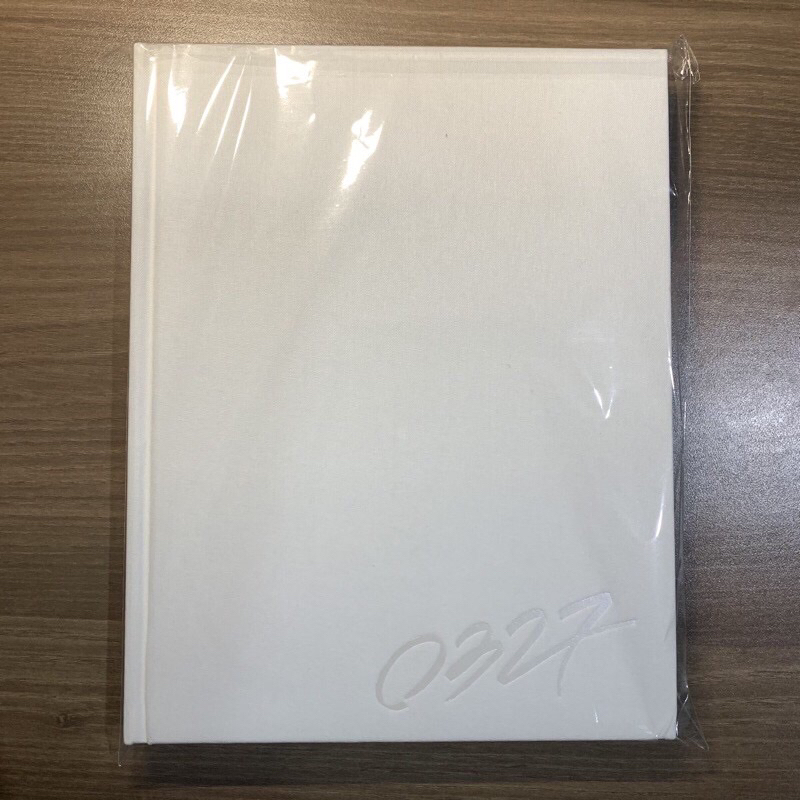 Jual LISA PHOTOBOOK VOL.2 LIMITED EDITION (PB ONLY) | Shopee Indonesia