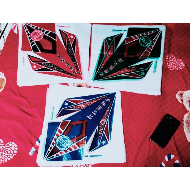 Jual KERTAS LAYANG - LAYANG 2 WARNA | Shopee Indonesia
