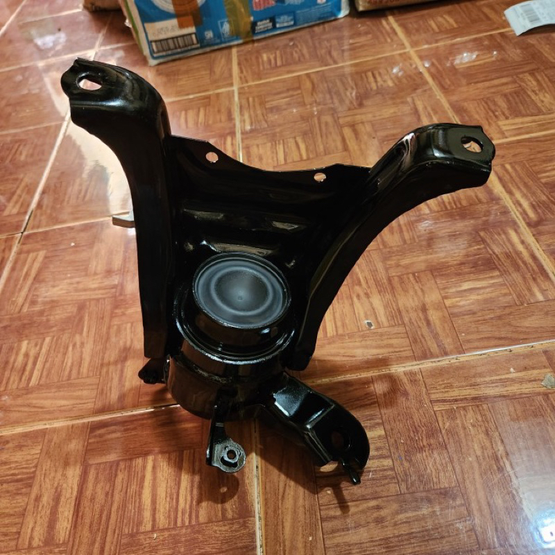 Jual Engine mounting dudukan mesin kanan innova zenix asli 1pc | Shopee ...