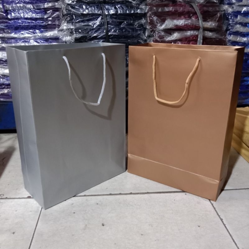 Jual Paper bag motif polos L ukuran 25 x 35 x 11 isi 12pcs | Shopee ...